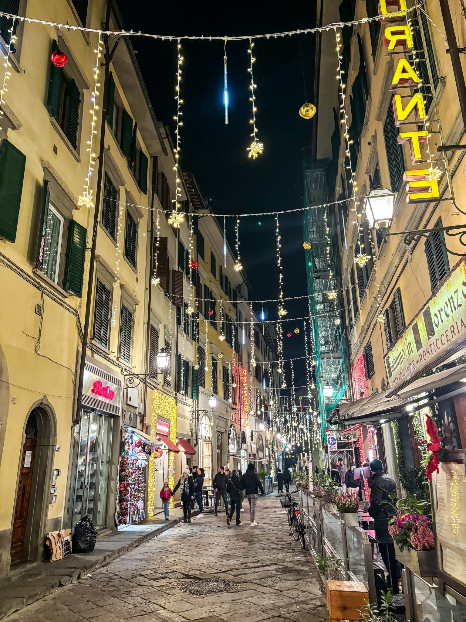 Best Bars in Florence: Rooftops, Aperitivo & Local Favorites