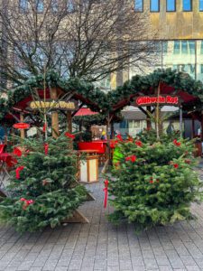 Essen Travel Guide - backpacks and bubbly