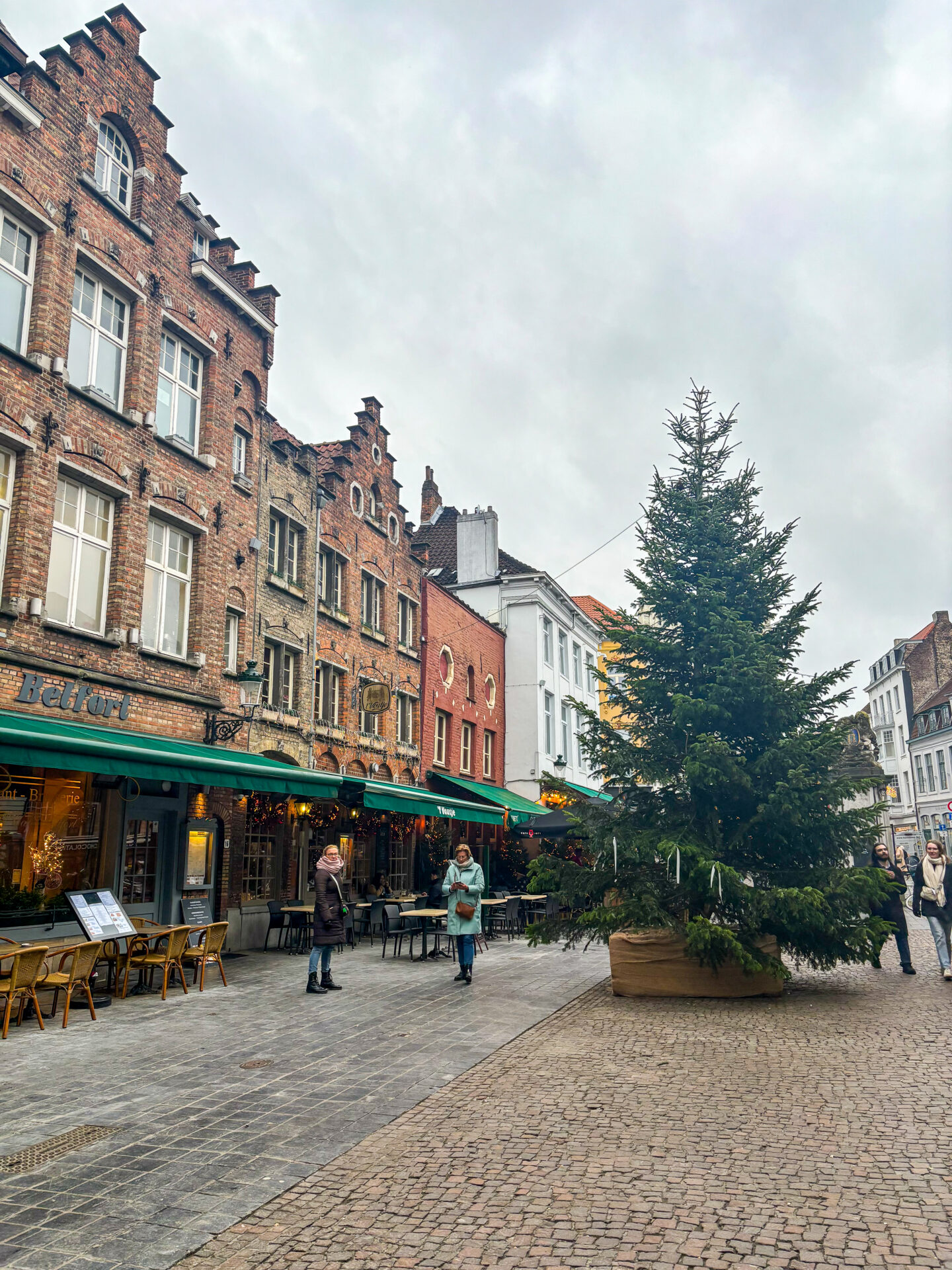 Ultimate Guide to Bruges Christmas Markets - backpacks and bubbly