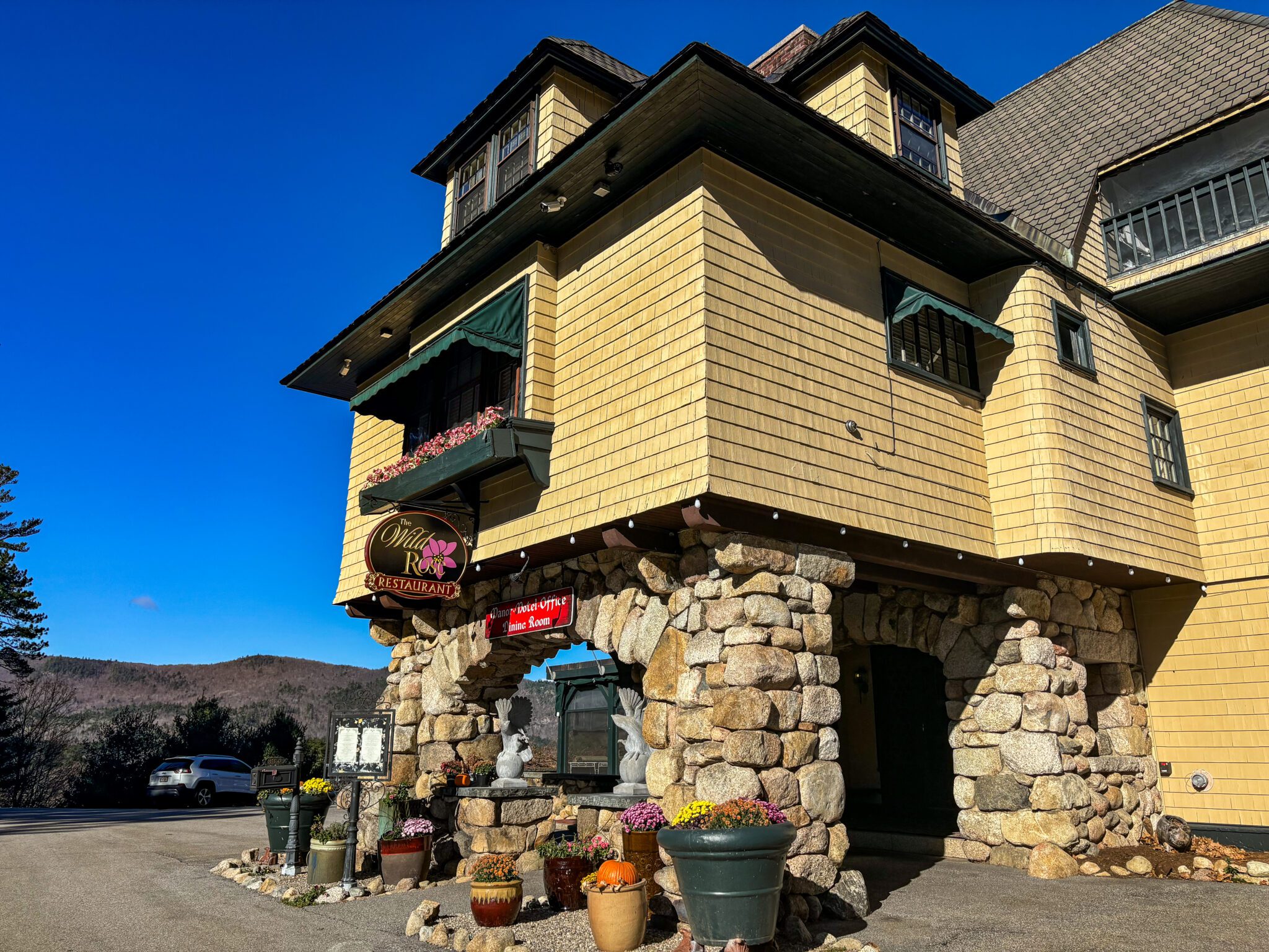 9 Best Bars in North Conway NH - backpacks and bubbly
