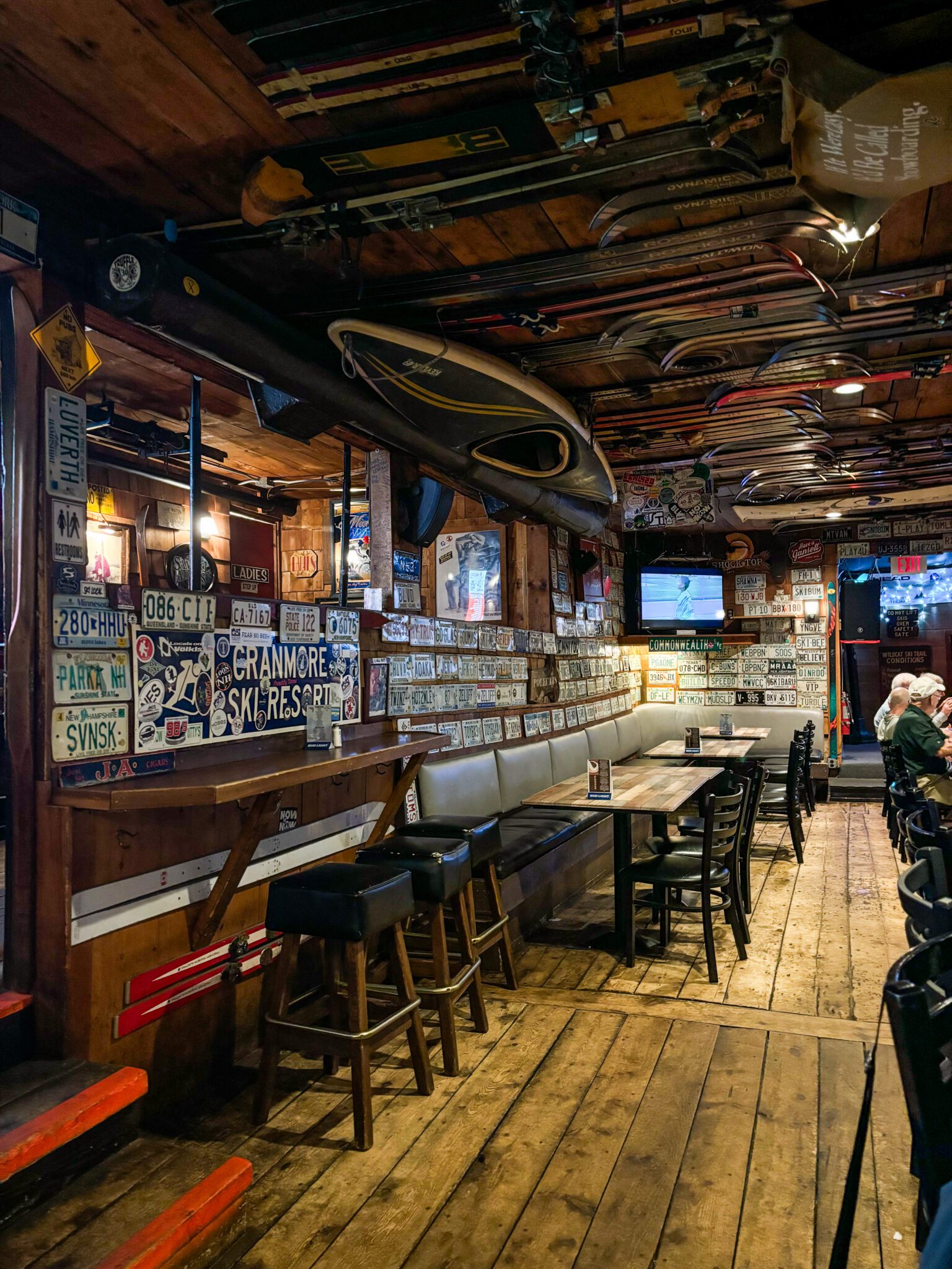 9 Best Bars in North Conway NH: Breweries, Pubs & Drinks with Views