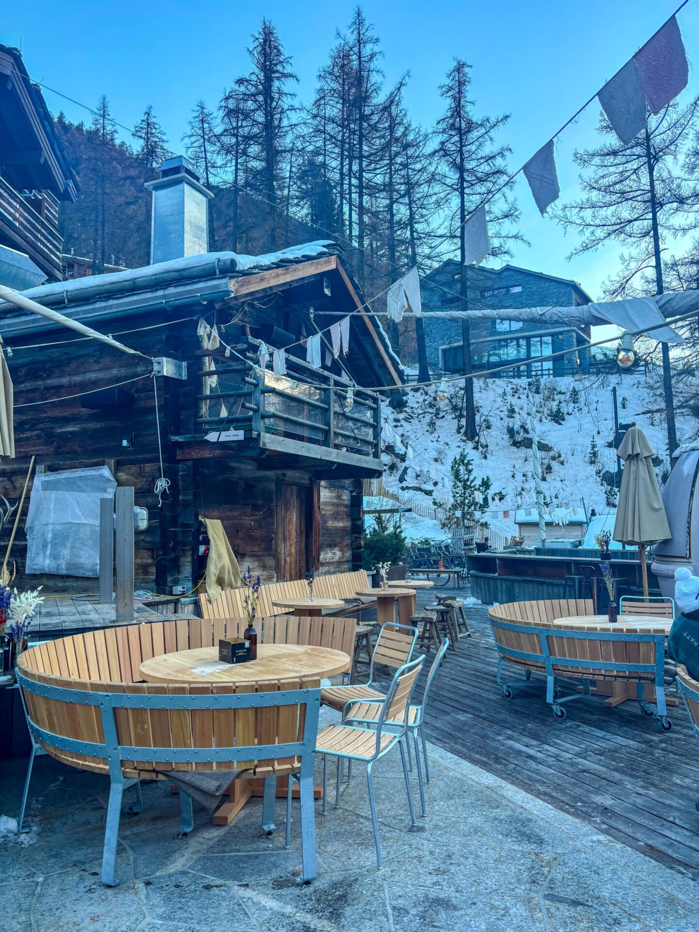 8 Best Après Ski Bars in Zermatt: Drinks, Music & Matterhorn Views