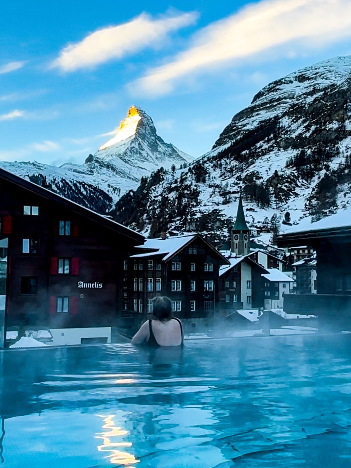 The Ultimate Guide to Skiing in Zermatt: Tips, Trails & Après-Ski